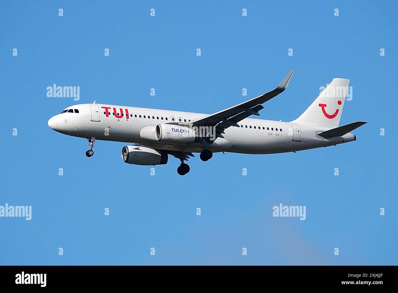 Midflight hi-res stock photography and images - Alamy