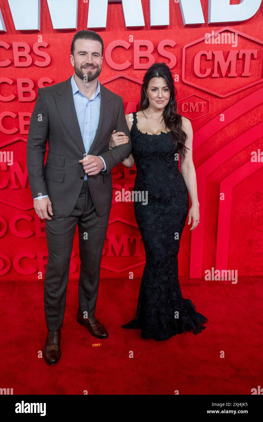 Singer SAM HUNT and wife HANNAH HUNT walk the red carpet and poses for ...