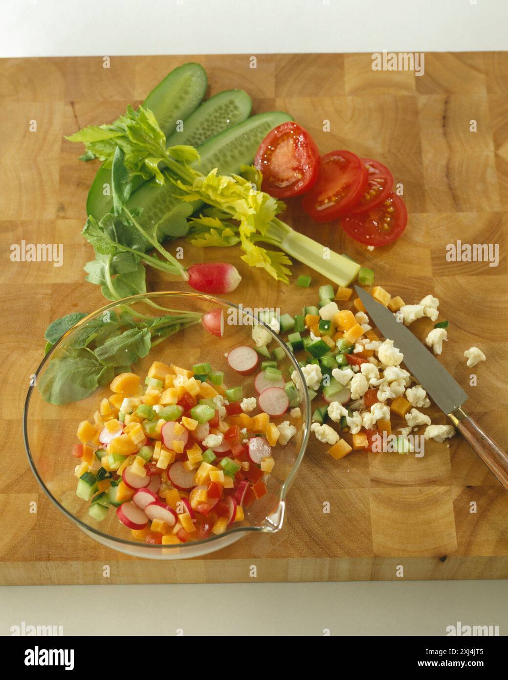 Dicing the vegetables Stock Photo - Alamy