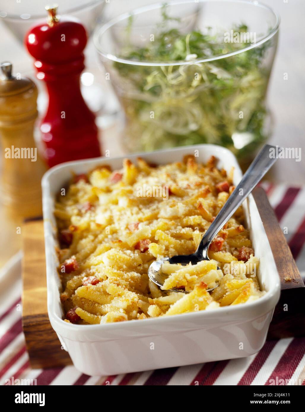 Mozzarella macaroni hi-res stock photography and images - Alamy