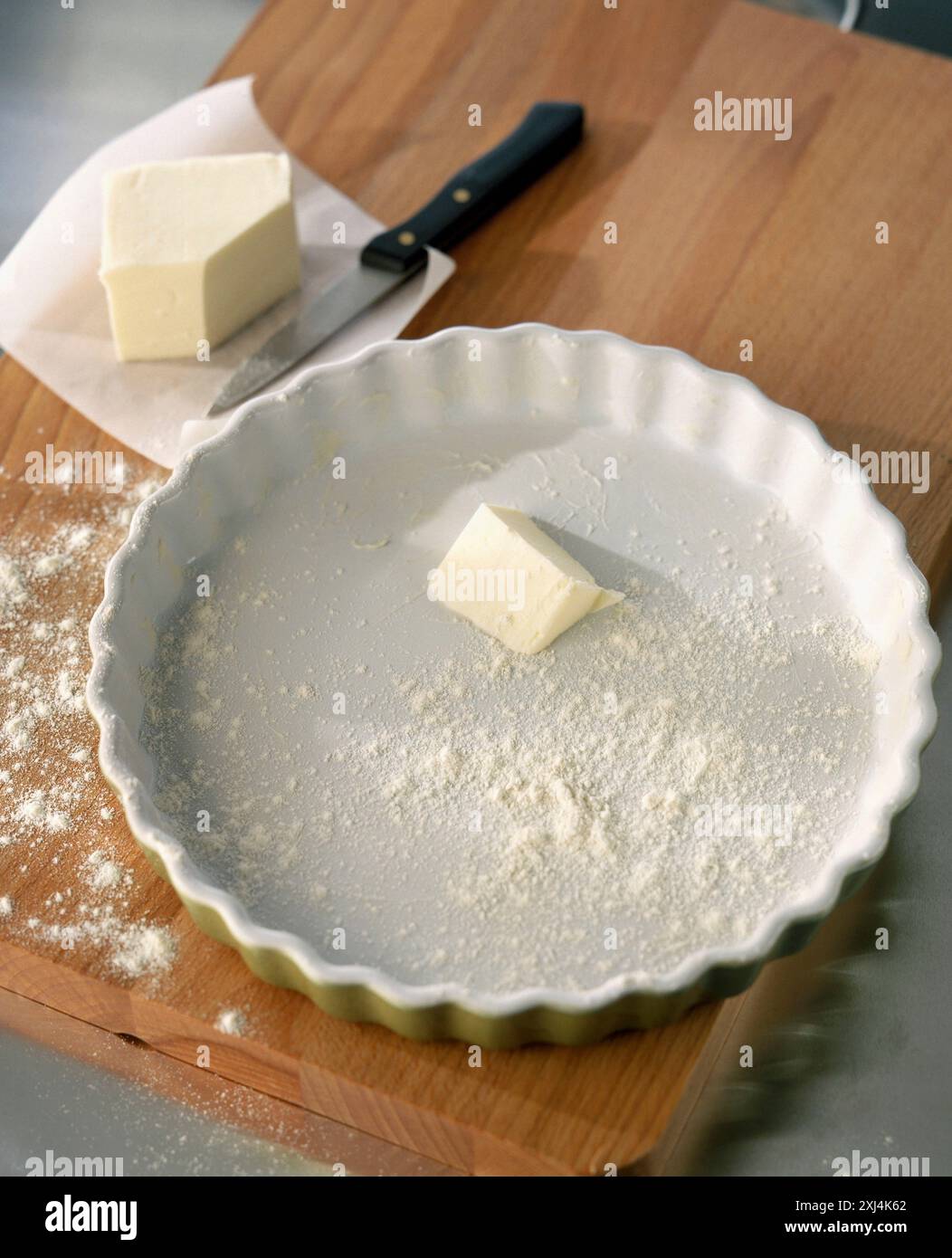 Sprinkle a flour hi-res stock photography and images - Alamy