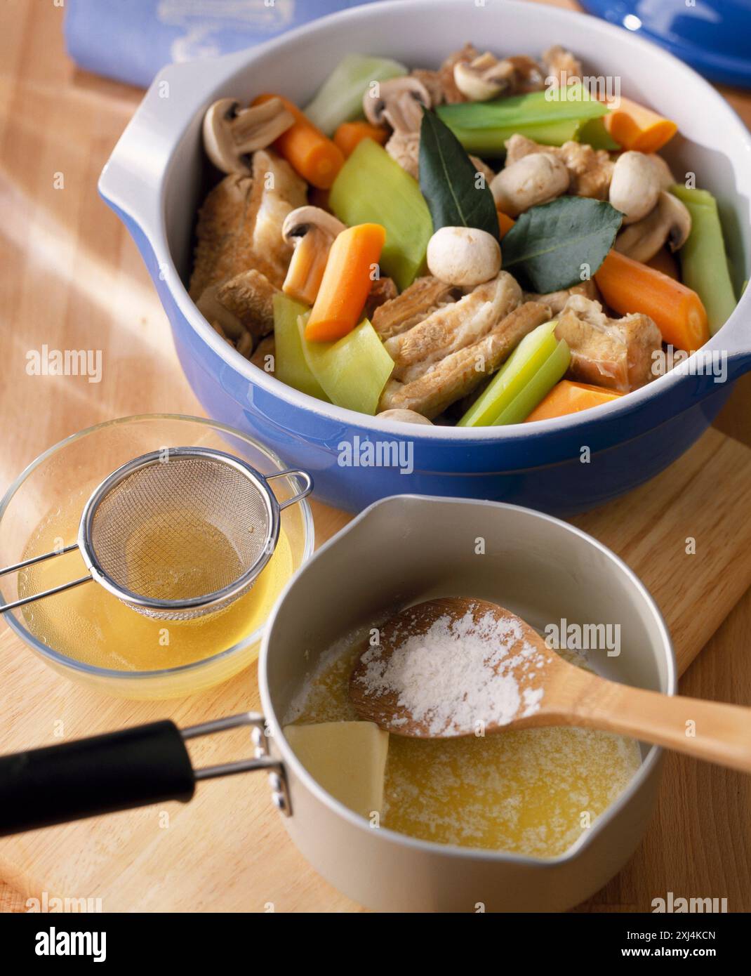 Adding the gravy to the vegetables Stock Photo - Alamy