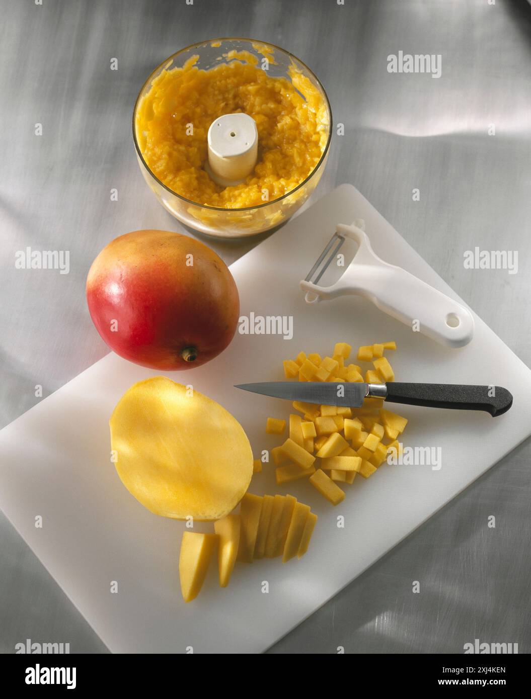 Dicing mango hi-res stock photography and images - Alamy