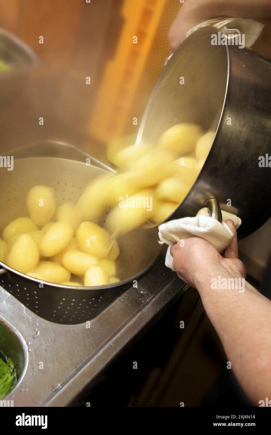 Boiled potato drain hi-res stock photography and images - Alamy