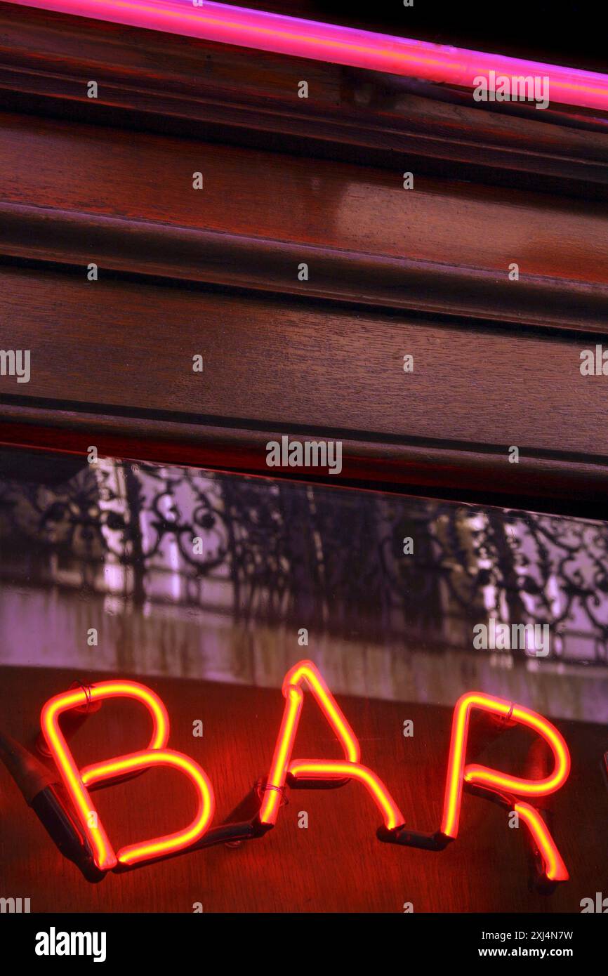 Bar neon sign Stock Photo - Alamy