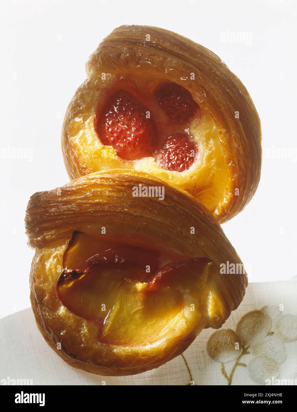 Mini puff pastry pies hi-res stock photography and images - Alamy