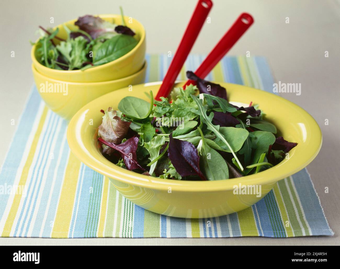 Mesclun salad ingredient vegetable hi-res stock photography and images ...