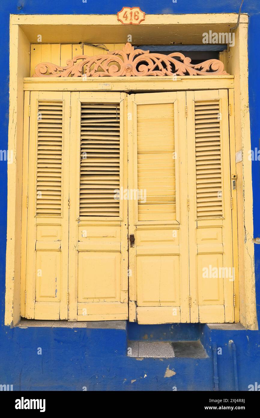 516 One-storey Colonial townhouse of peach-yellow painted wood door ...
