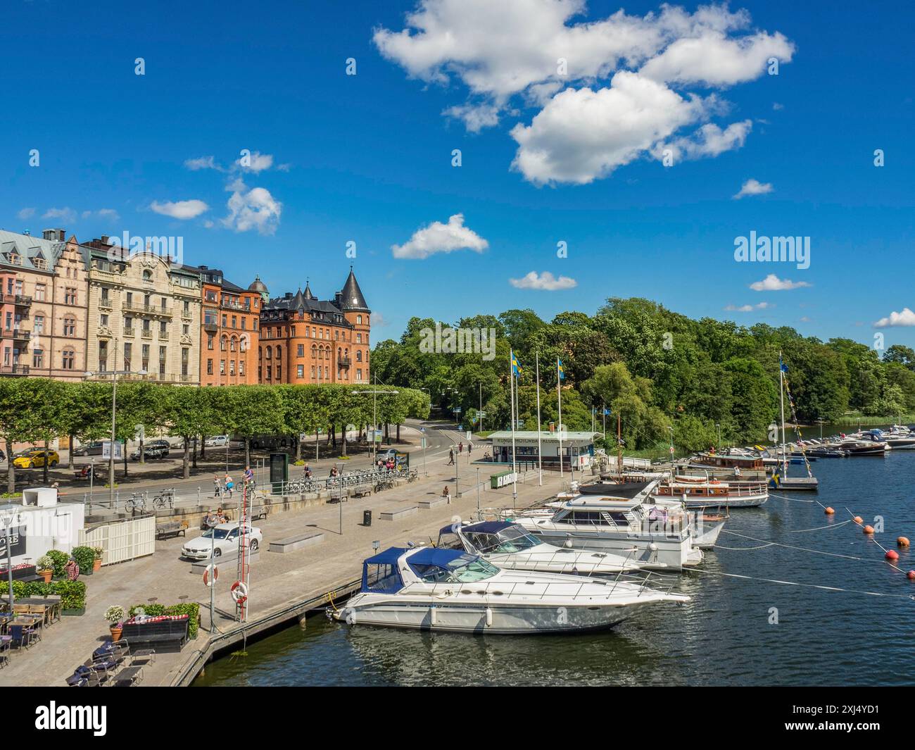 Sky waterfront hi-res stock photography and images - Alamy