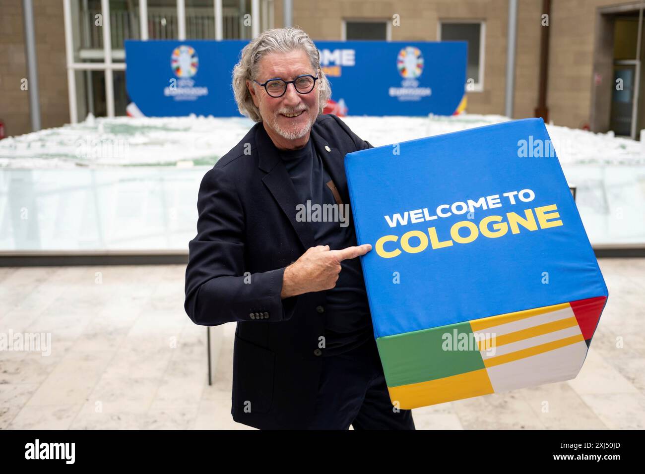 Toni Schumacher with a Welcome To Cologne cube, Cologne, 02.07.2024 ...