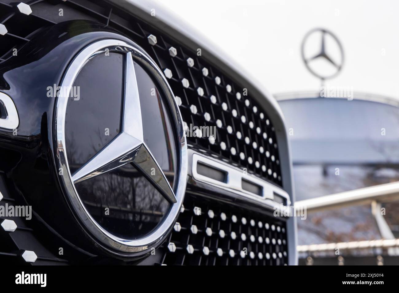 Mercedes, radiator grille and Mercedes star on a modern vehicle, in the ...