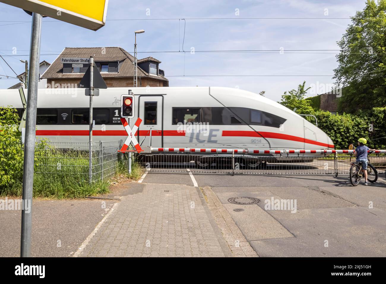 German railroad crossing sign hi-res stock photography and images - Alamy
