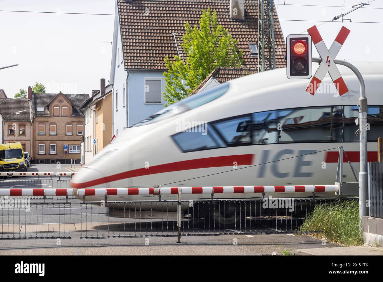 German railroad crossing sign hi-res stock photography and images - Alamy