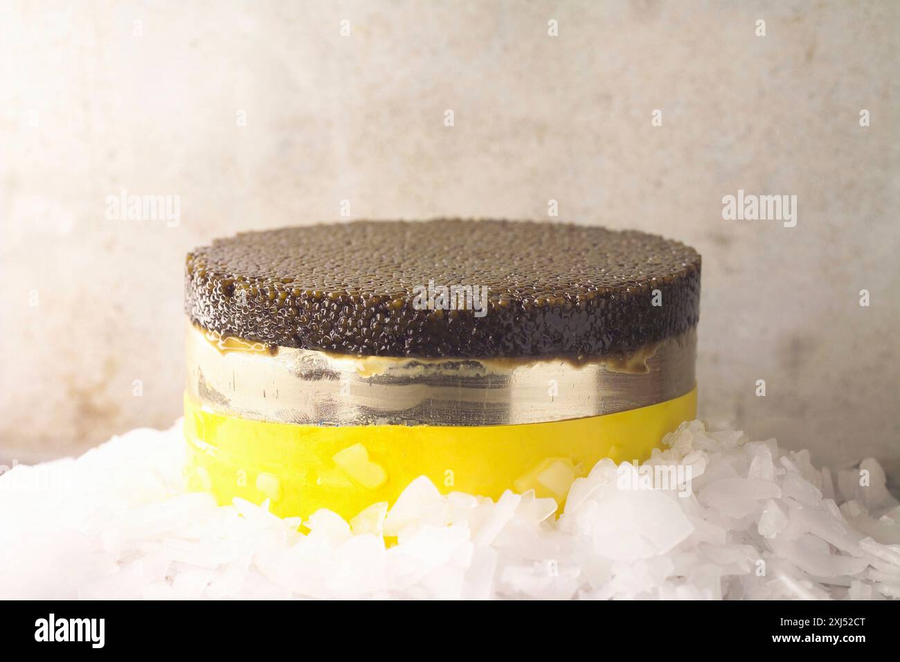 Caviar tin hi-res stock photography and images - Alamy