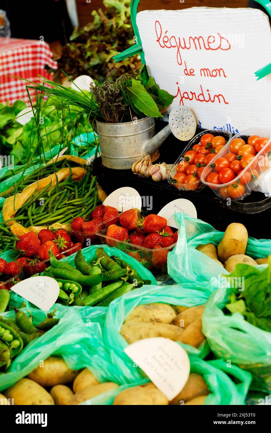Vegetable market stall Stock Photo - Alamy