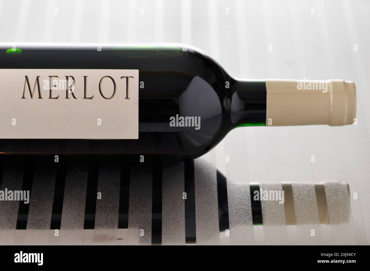 Bottle of merlot hi-res stock photography and images - Alamy