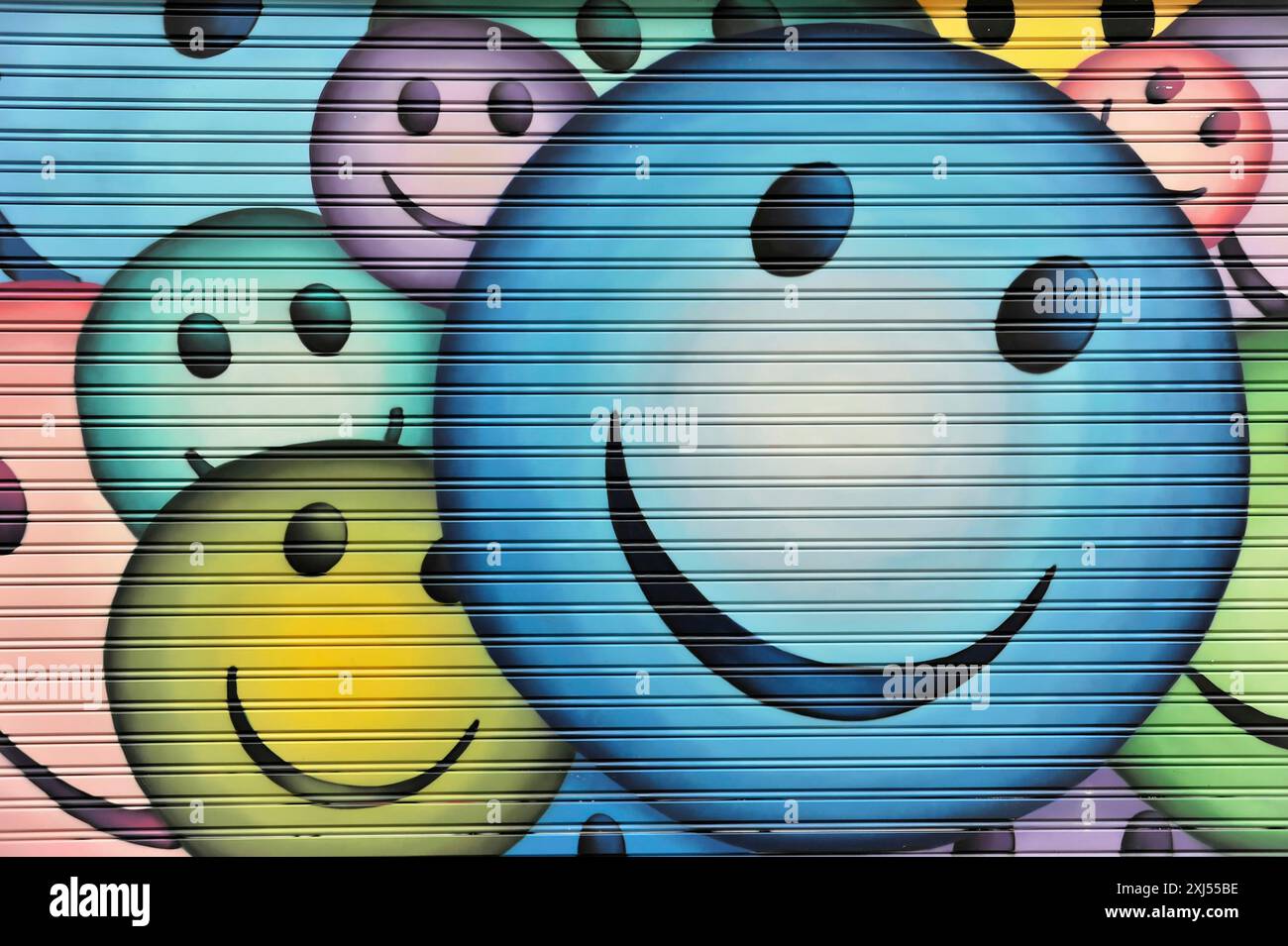 Happy smiley face graffiti hi-res stock photography and images - Alamy