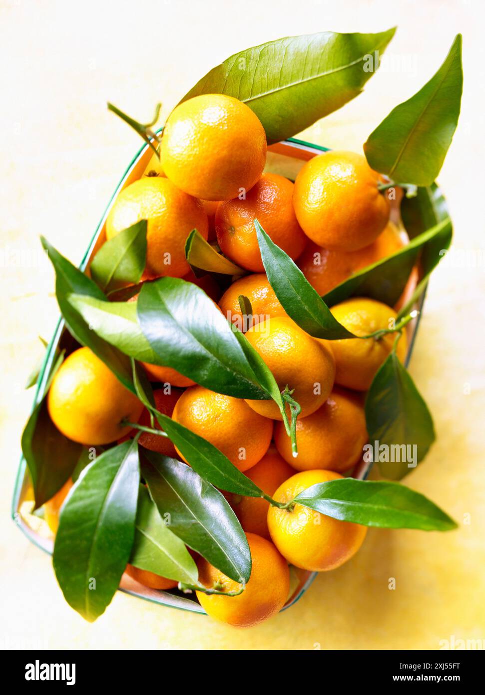 Punnet of clementines Stock Photo - Alamy