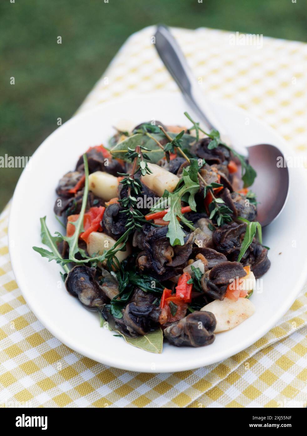 Snail fricassée with garlic,tomatoes and rocket Stock Photo - Alamy