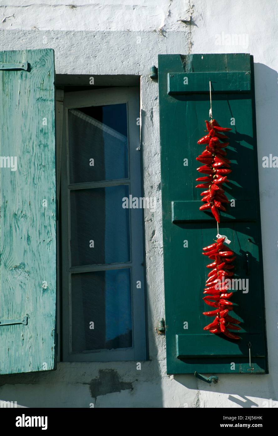 Peppers on window hi-res stock photography and images - Alamy