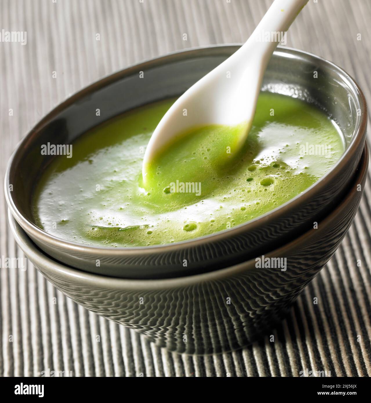 Cream of pea soup Stock Photo - Alamy
