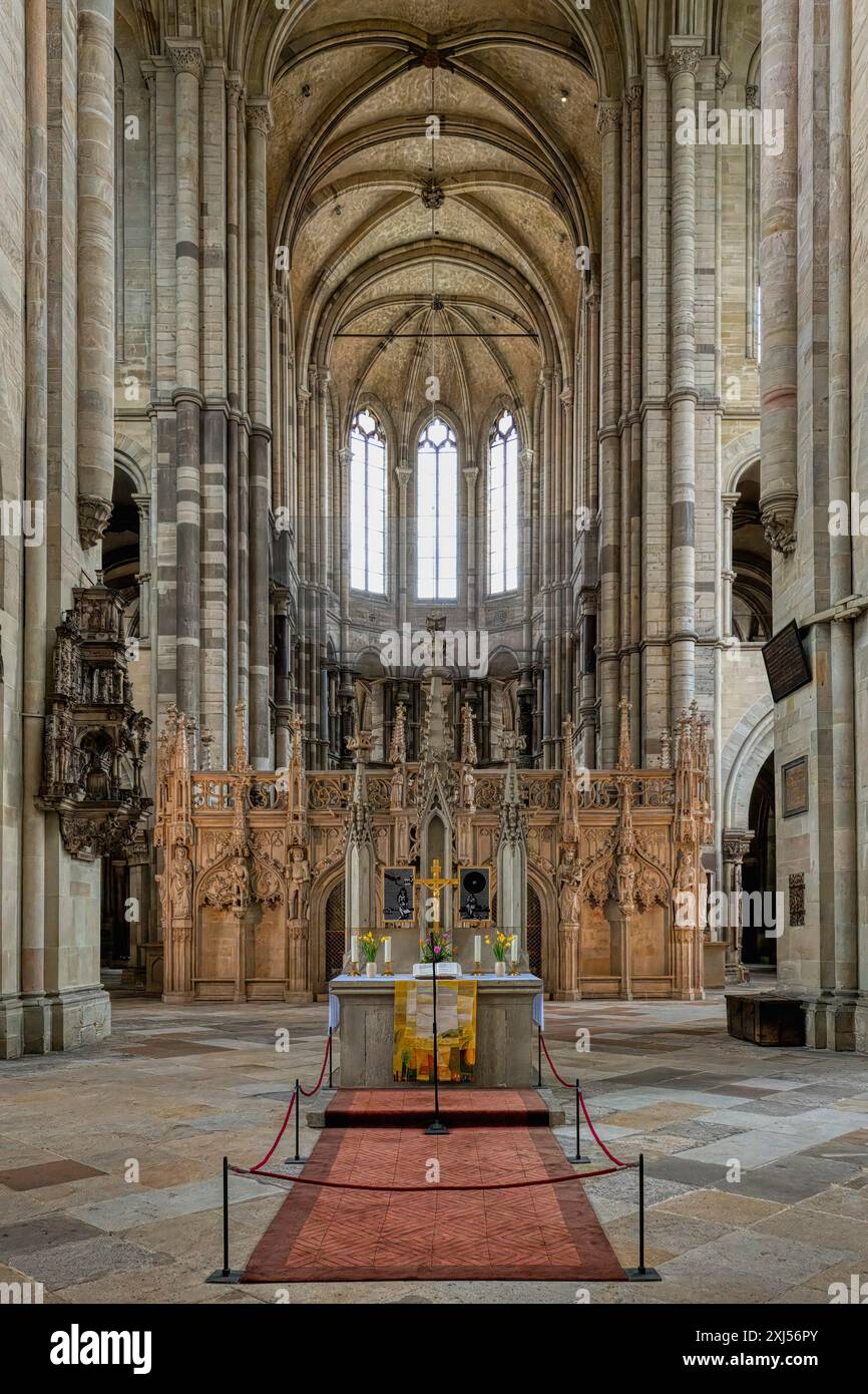 Magdeburg cathedral, Altar and stone rood screen, Magdeburg, Saxony ...