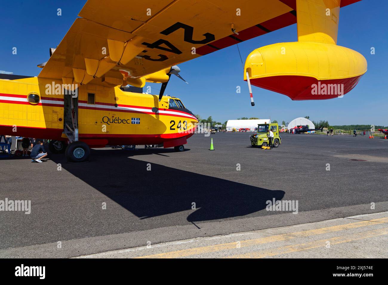 Montreal firefighter hi-res stock photography and images - Alamy