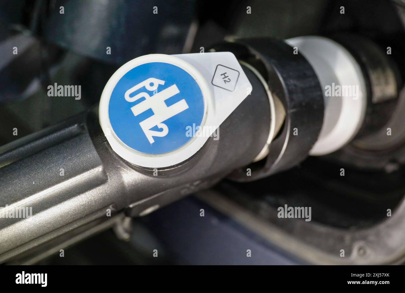 H2 hydrogen fuel cell vehicle hi-res stock photography and images - Alamy
