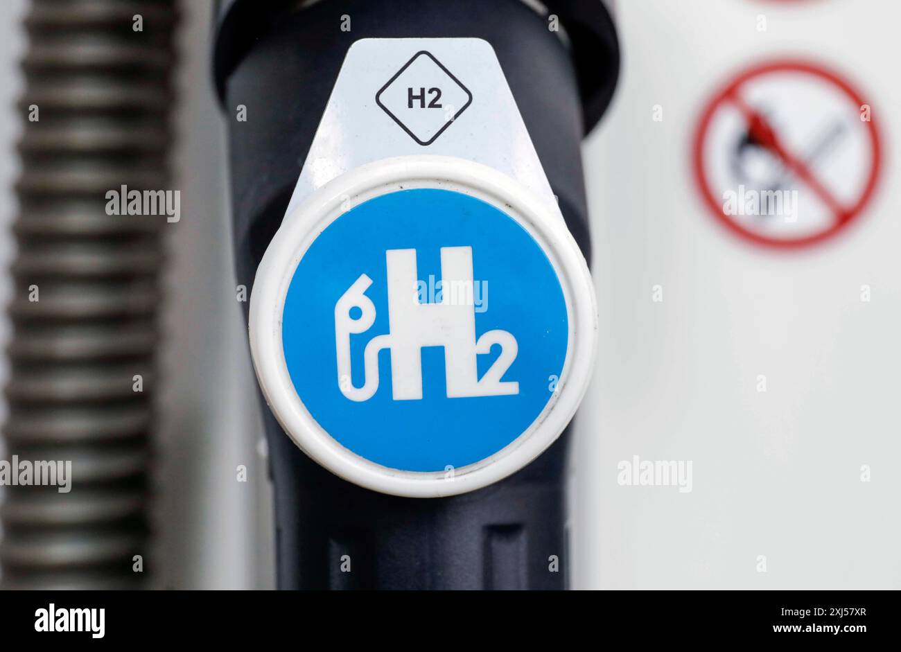 Pump nozzle with H2 logo at a hydrogen filling station, Berlin, 18/08 ...