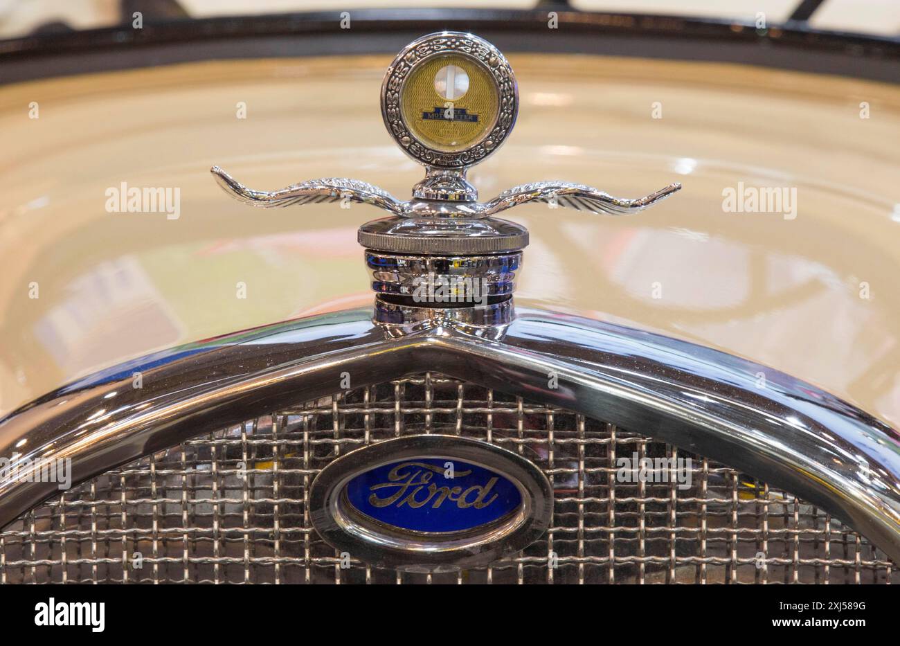 Front with radiator grille and logo of a Ford classic car. Techno ...