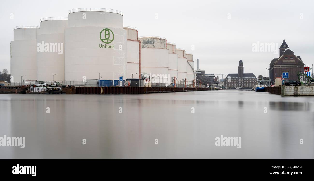 Long-term exposure, tank farm of the company Unitank at Westhafen ...