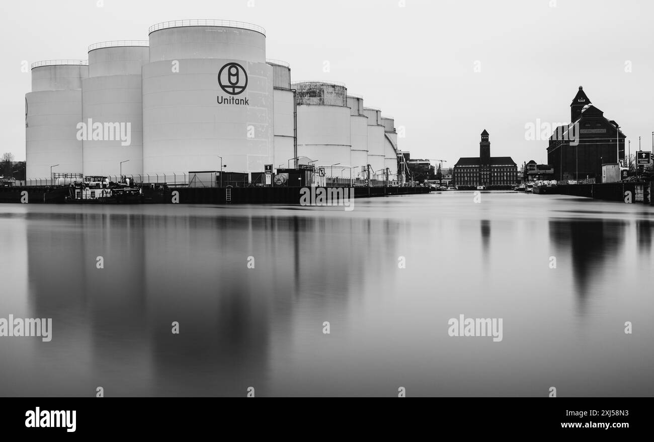Long-term exposure, tank farm of the company Unitank at Westhafen ...