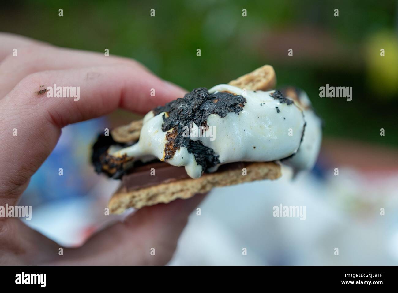Holding a smore hi-res stock photography and images - Alamy