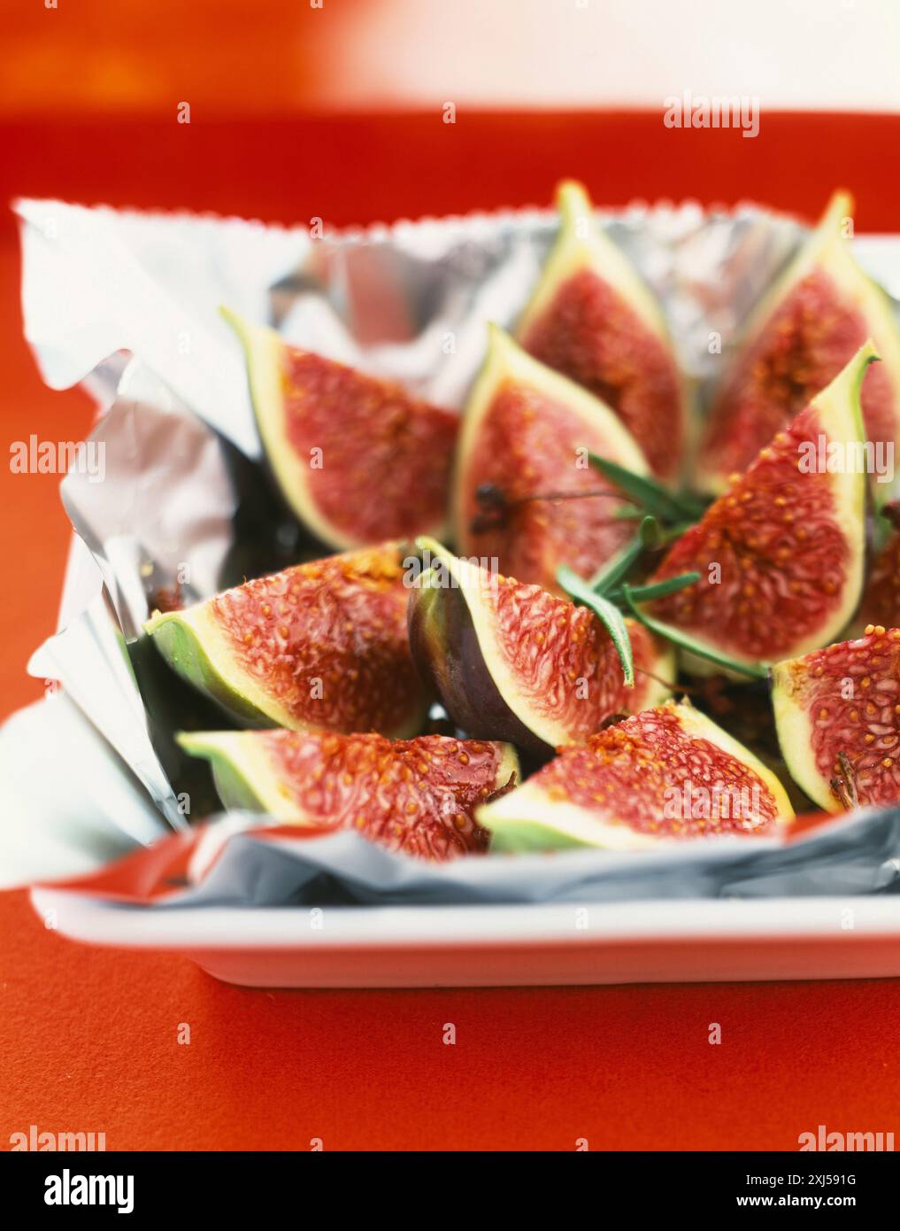 Fruit quarters hi-res stock photography and images - Alamy