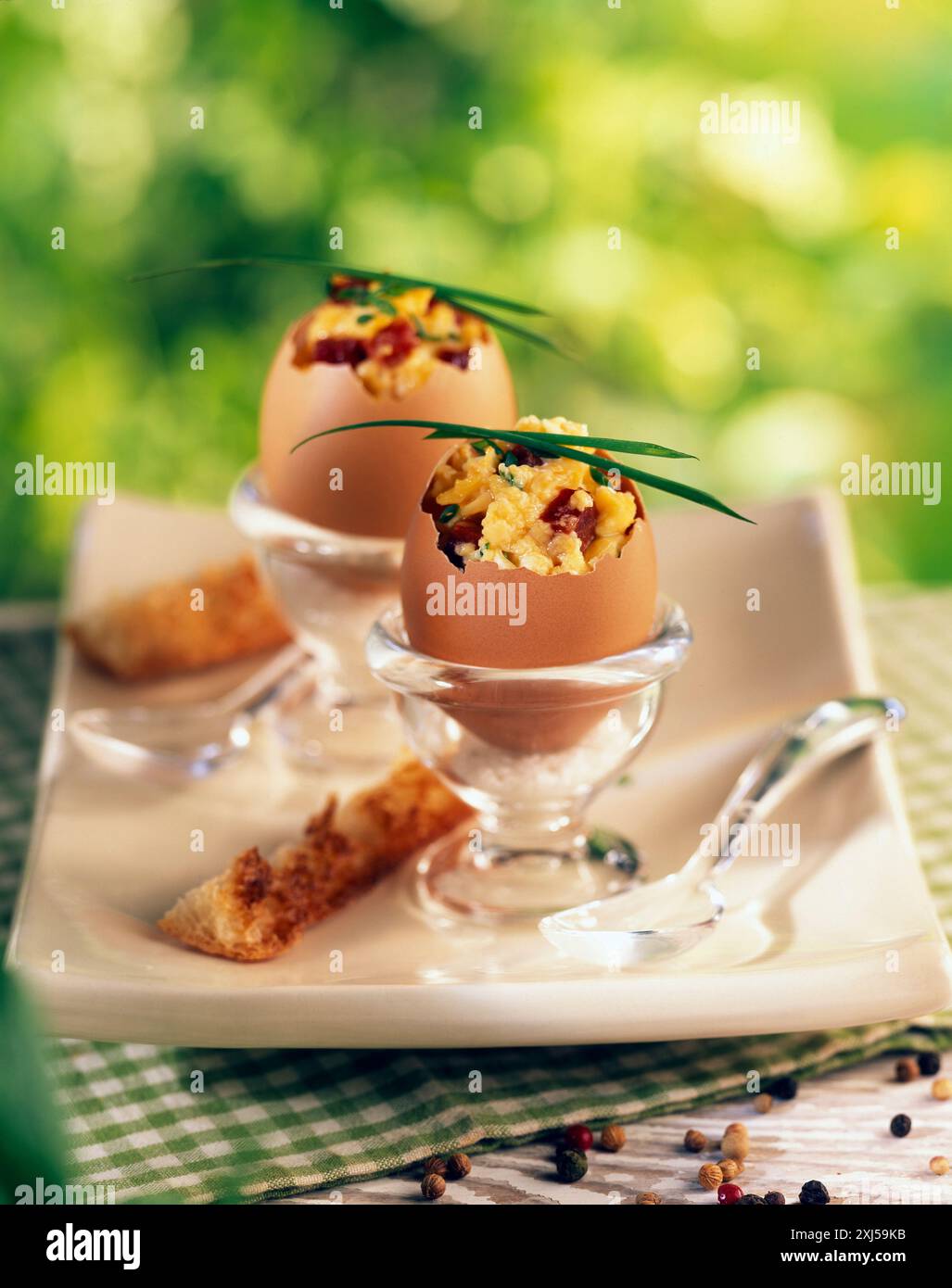 Dish with egg shells hi-res stock photography and images - Alamy