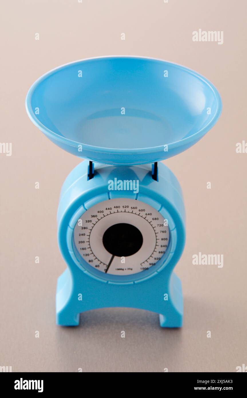 Empty scales cut out hi-res stock photography and images - Alamy