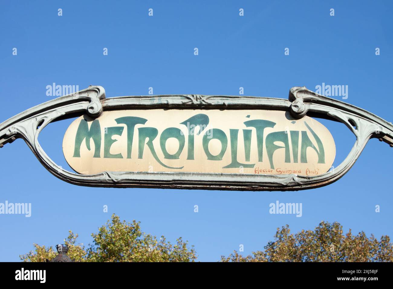 Metropolitain sign guimard hi-res stock photography and images - Alamy