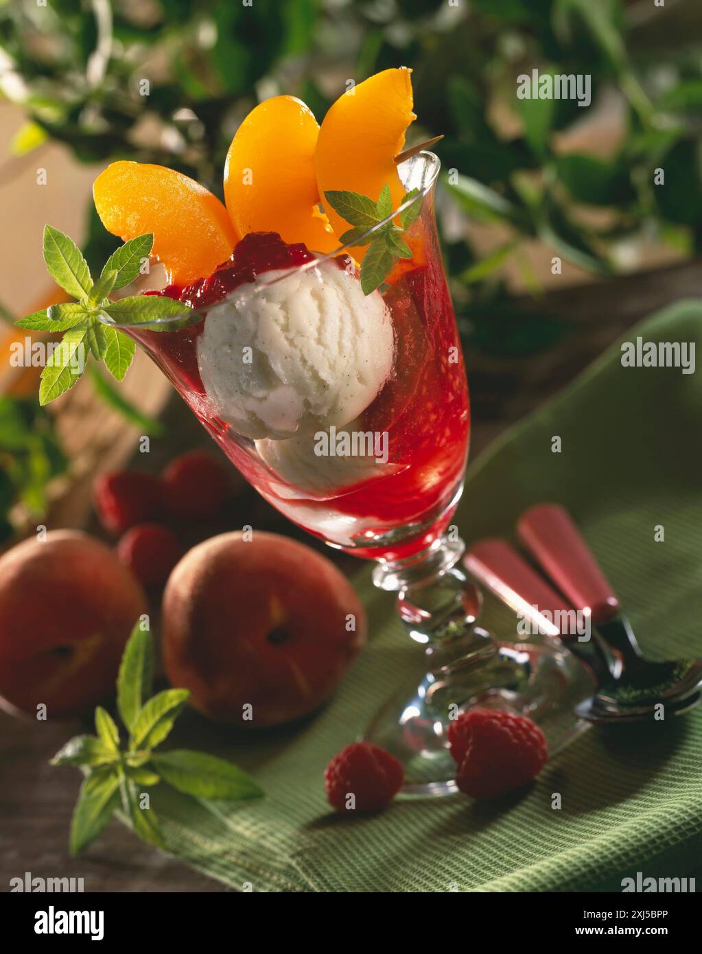 Ice cream fruit dish hi-res stock photography and images - Alamy