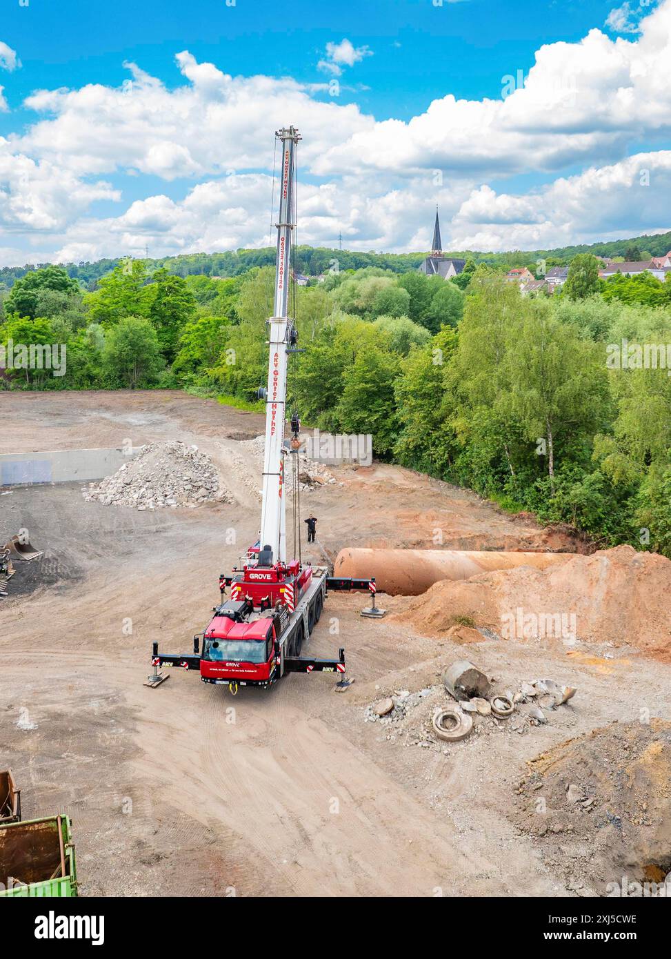 Building demolition crane hi-res stock photography and images - Alamy