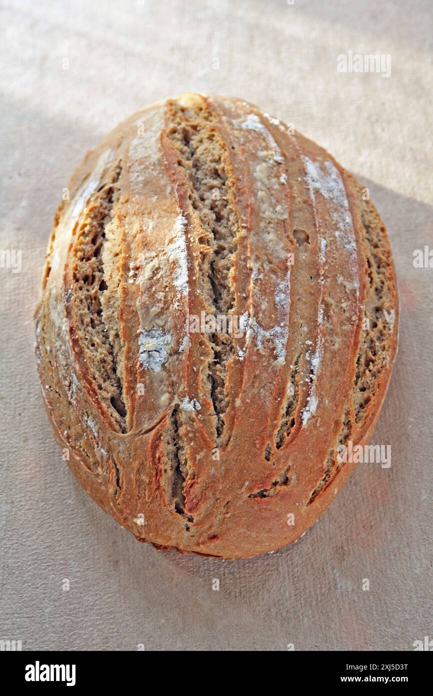 Round wholemeal bread loaf hi-res stock photography and images - Alamy