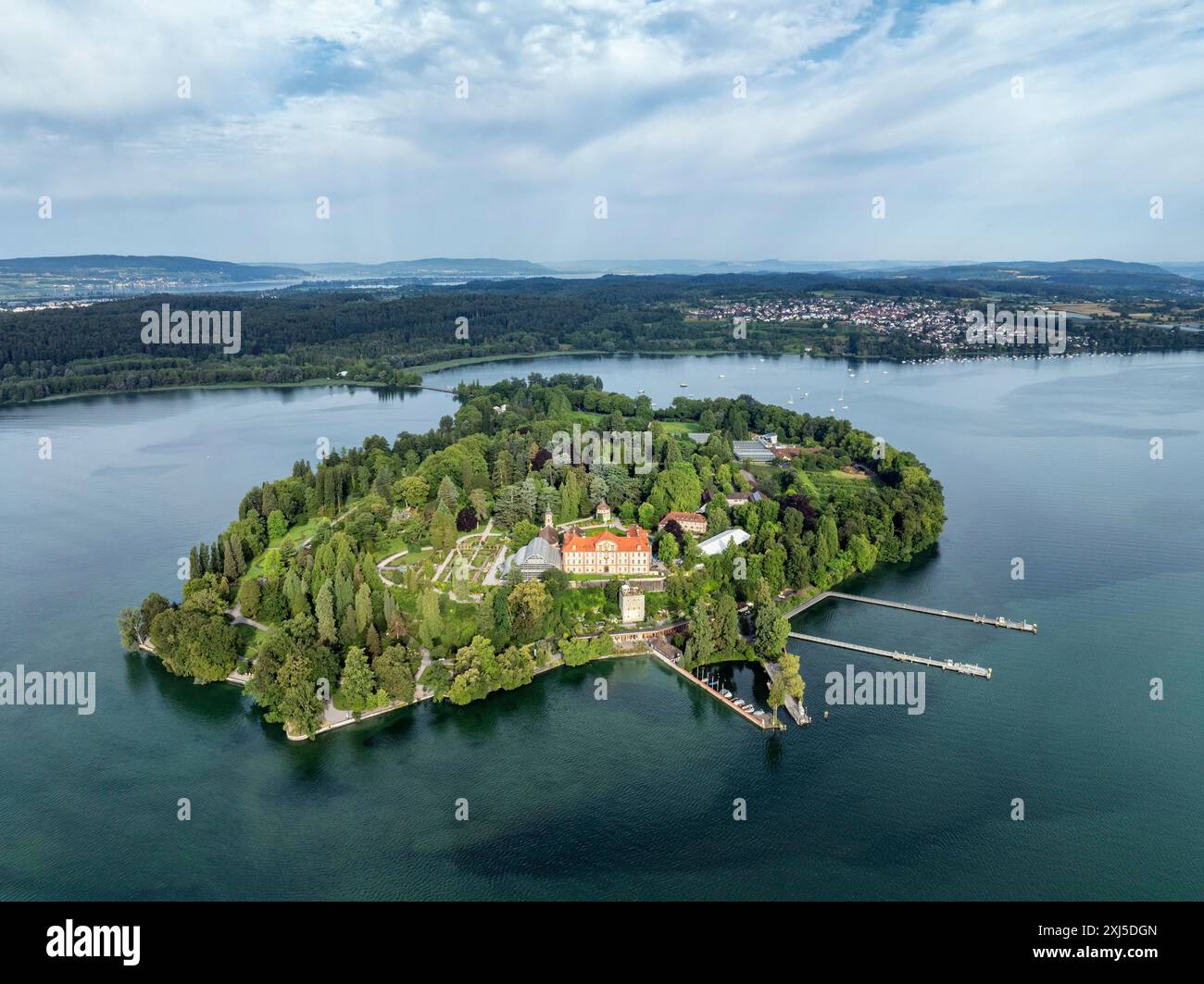The island of Mainau in Lake Constance with the jetty and the baroque ...