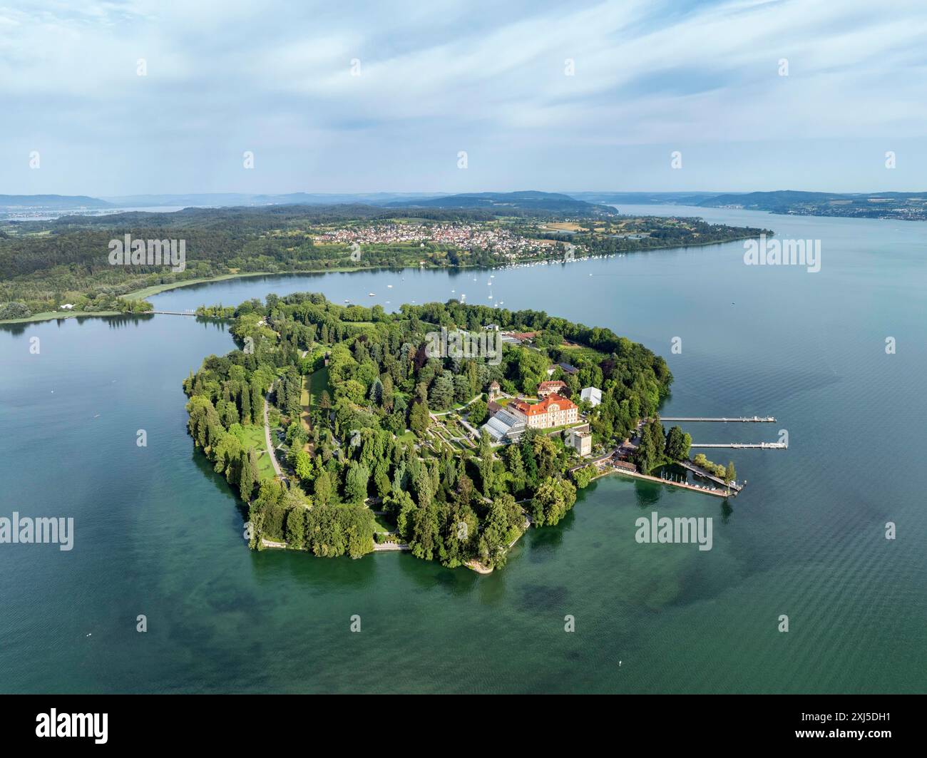 The island of Mainau in Lake Constance with the jetty and the baroque ...