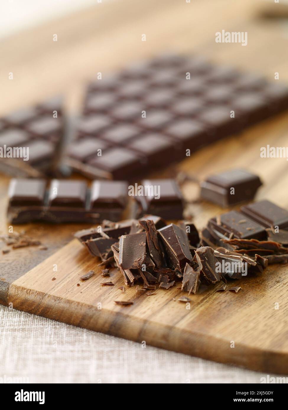 Break chocolate bar hi-res stock photography and images - Alamy