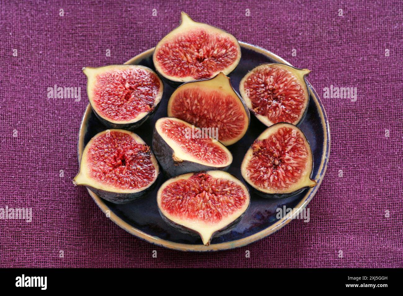 Fresh figs cut in half Stock Photo - Alamy