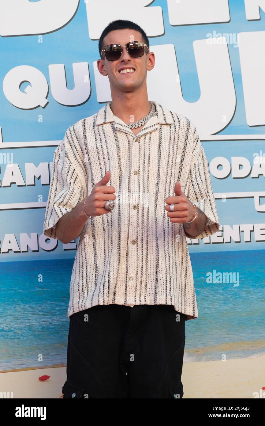 Diego Arroba attends the premier photocall for "Padre No Hay Más Que ...