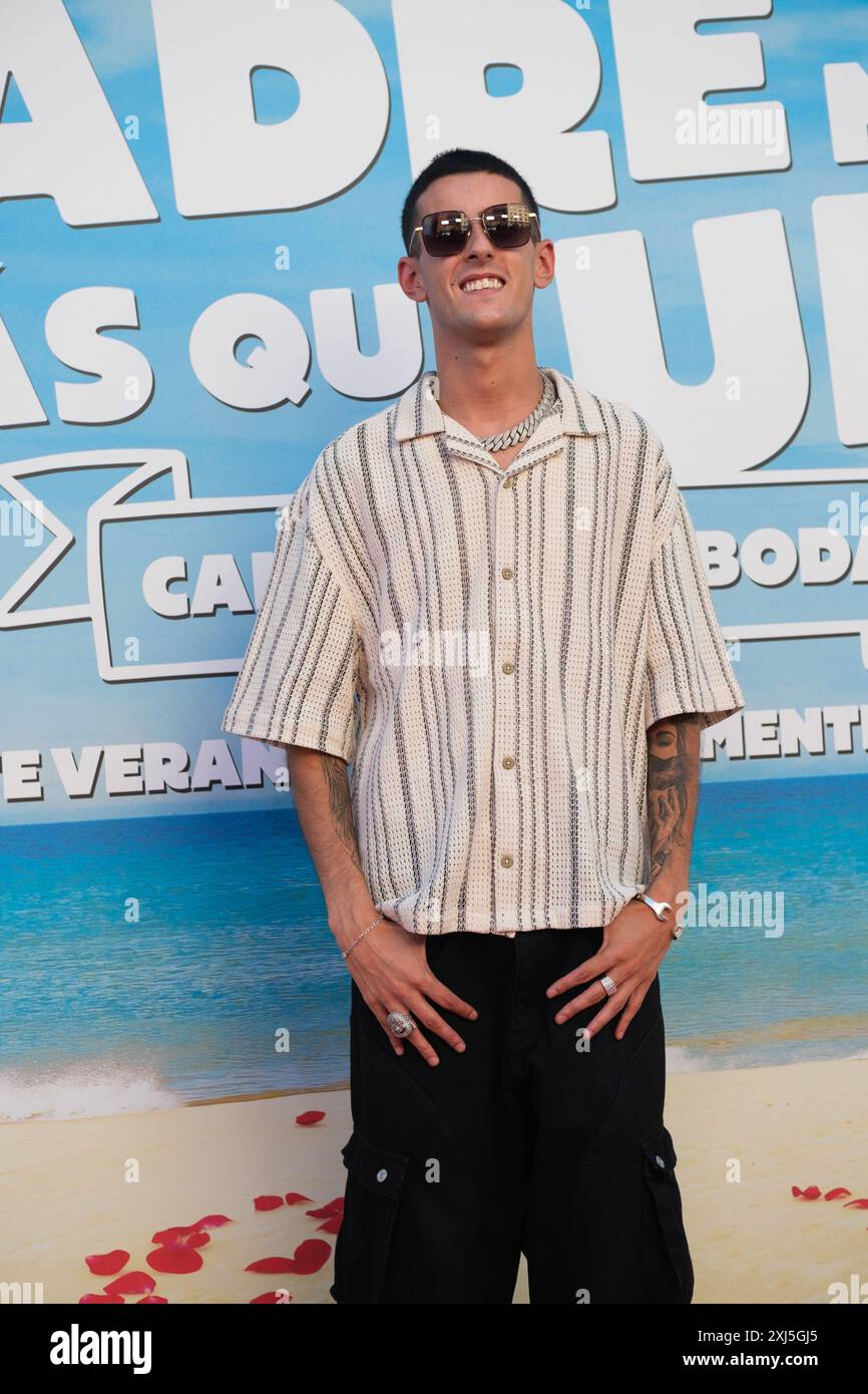 Diego Arroba attends the premier photocall for "Padre No Hay Más Que ...