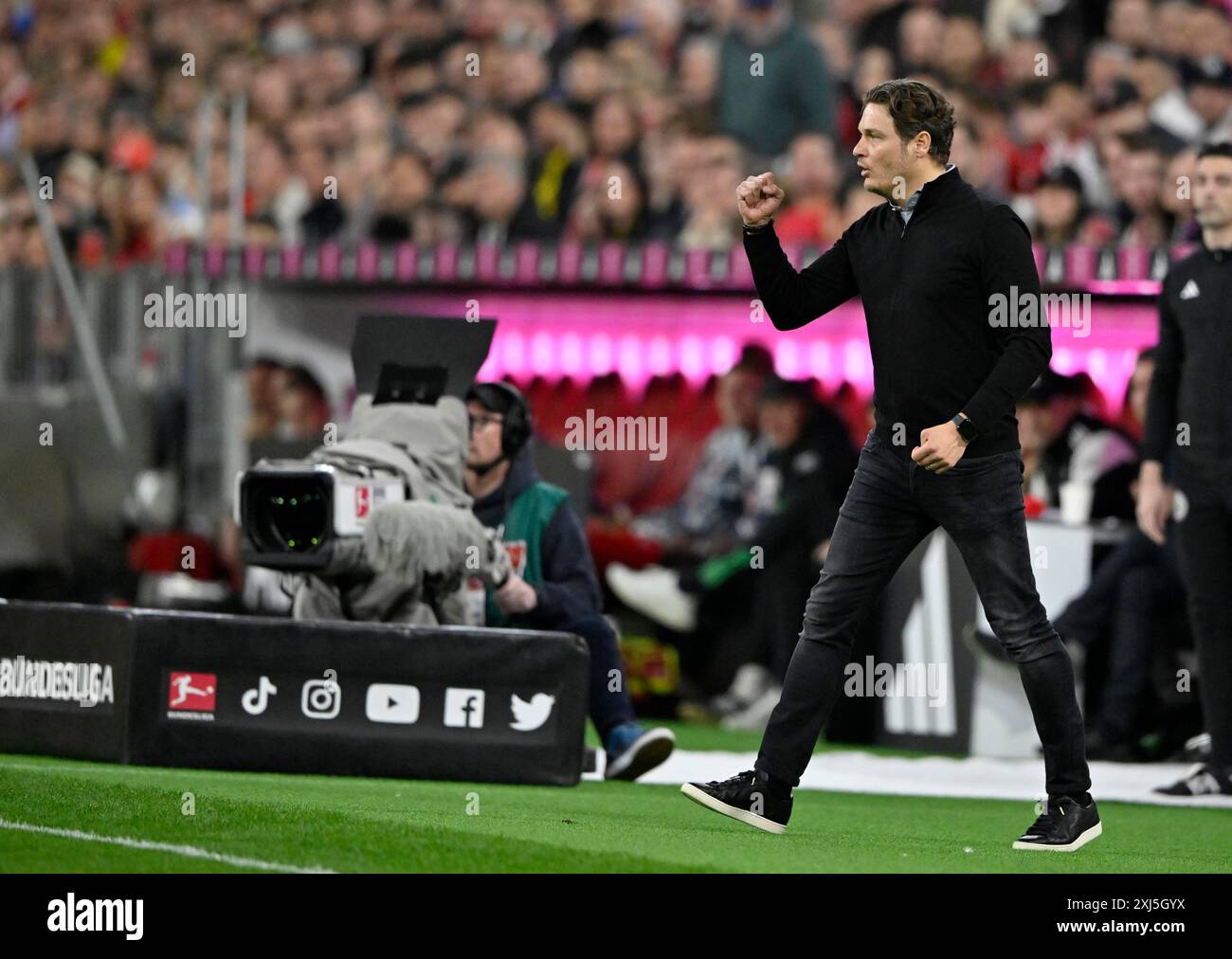 Coach Edin Terzic Borussia Dortmund BVB on the sidelines, gesture ...