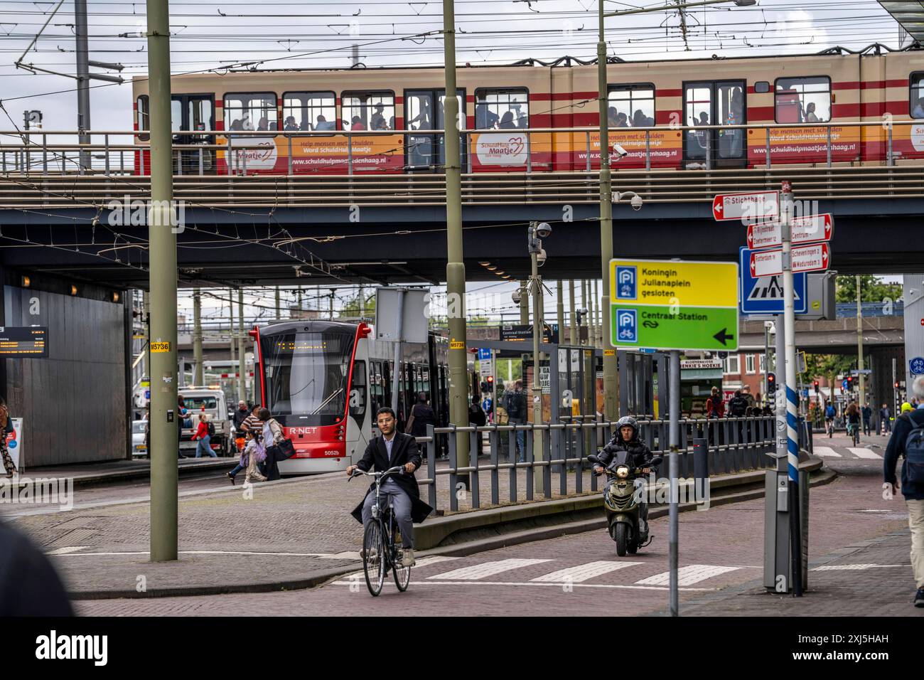 ÖPNV Anbindung des Hauptbahnhofs von Den Haag, Centraal Station ...