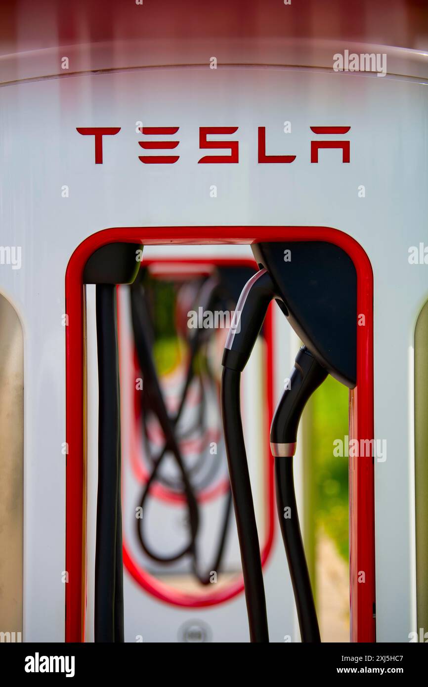 Tesla Supercharger, Logo, Charging station for electric cars, Electric ...