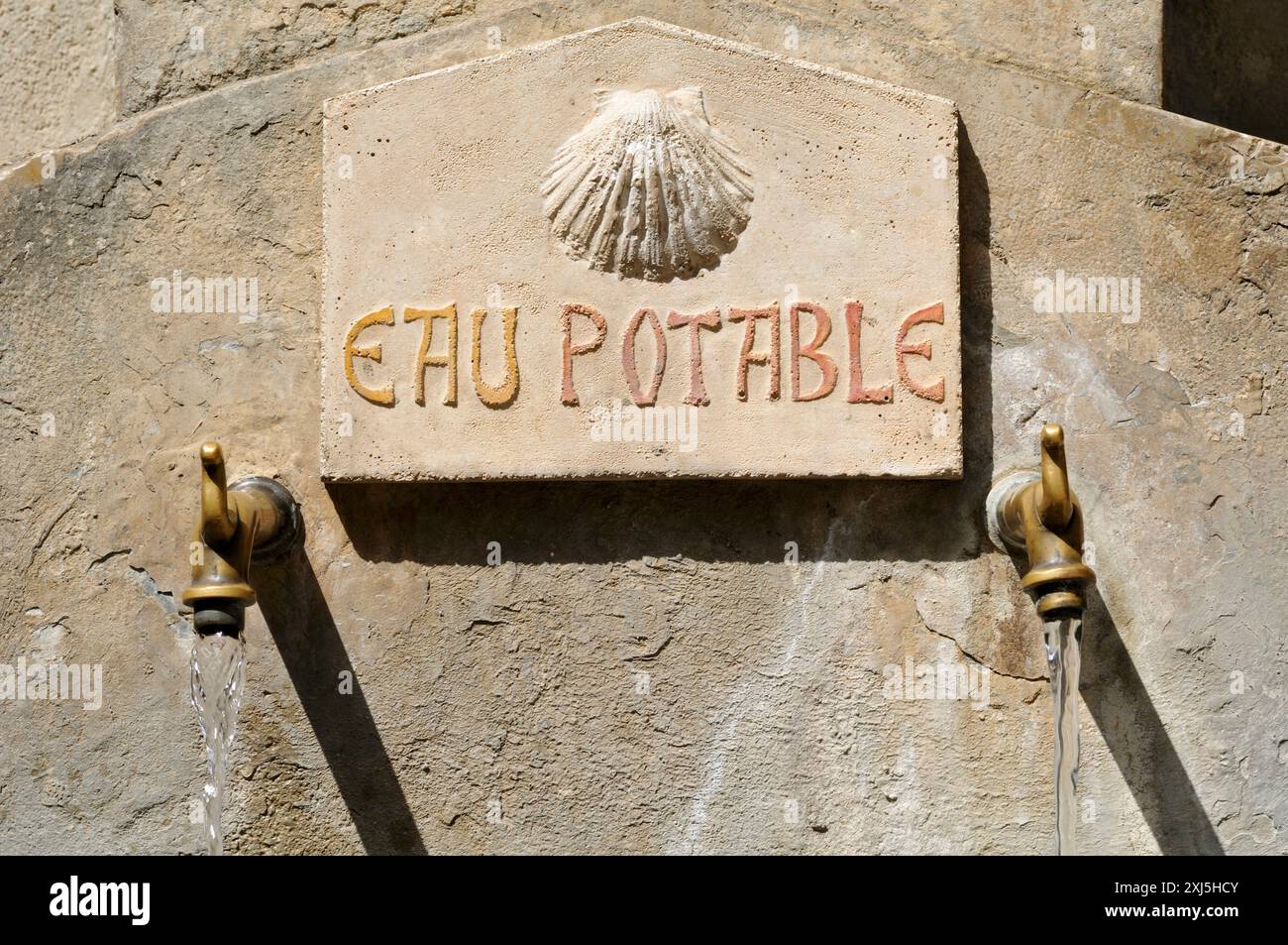 Sign saying Eau potable :drinking water Stock Photo - Alamy